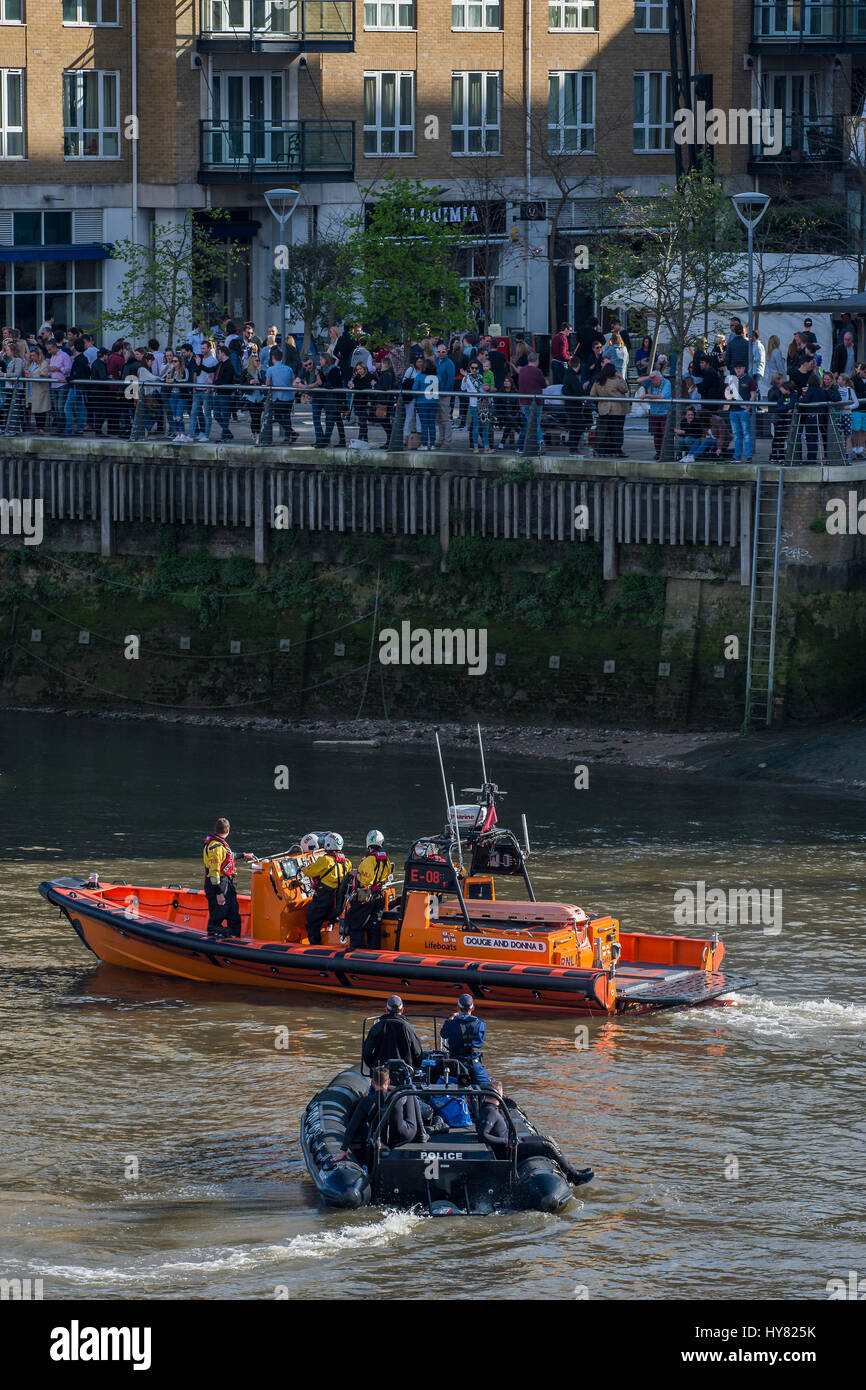 Rnli thames rescue boat hi-res stock photography and images - Alamy