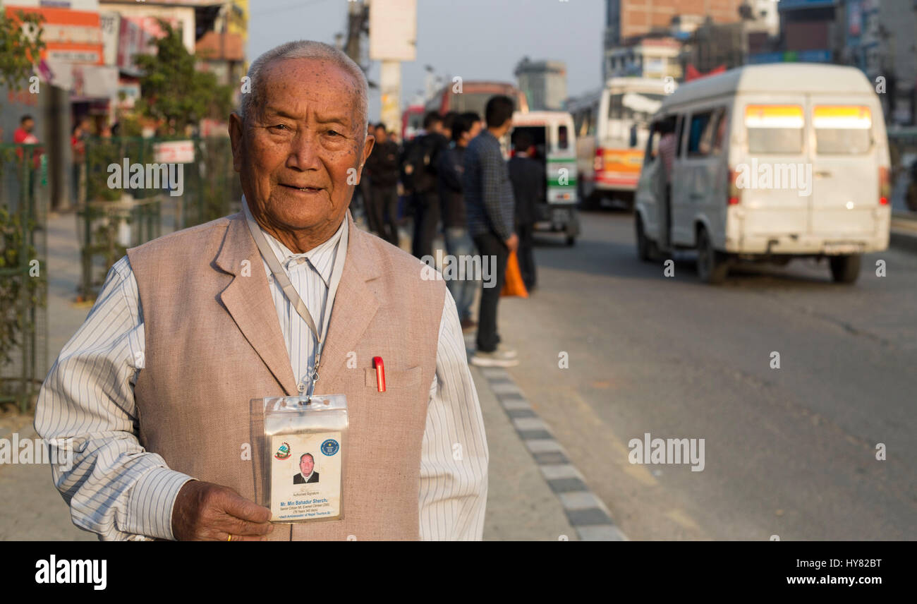 Street in the mount everest hi-res stock photography and images - Alamy