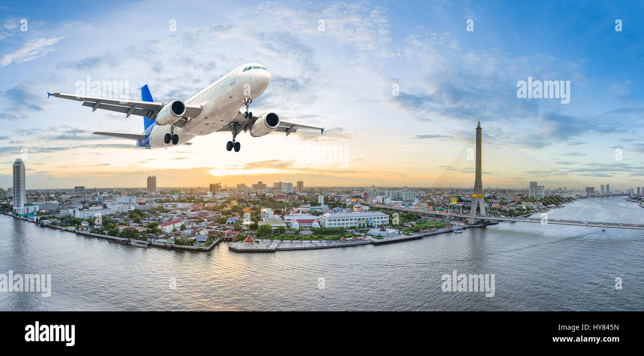 Airplane city scene background hi-res stock photography and images - Alamy