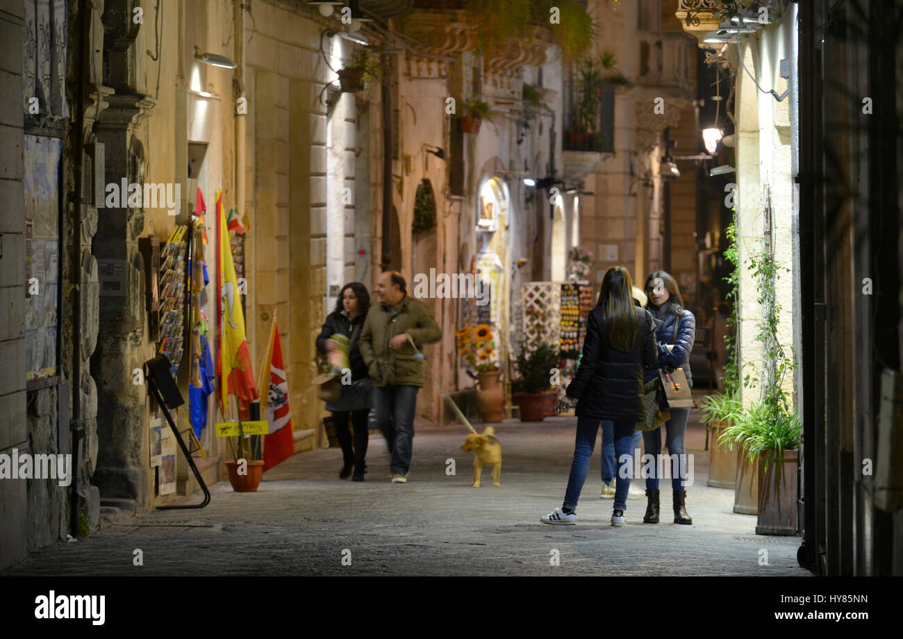Old Town lane, via Roma, Syracuse, Sicily, Italy, Altstadtgasse, Via ...