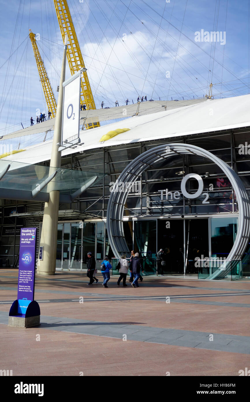 Climbing Millennium Dome Stock Photos & Climbing Millennium Dome Stock ...