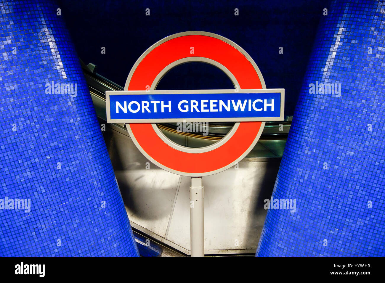 London underground jubilee line trains hi-res stock photography and ...