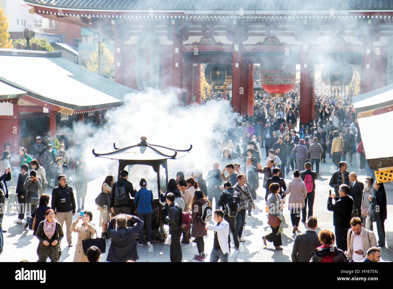 Incense smoke japan temple hi-res stock photography and images - Alamy