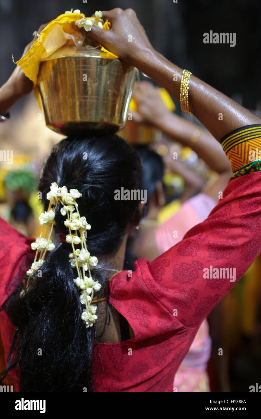Malaysia kuala lumpur tamil girl hi-res stock photography and images ...