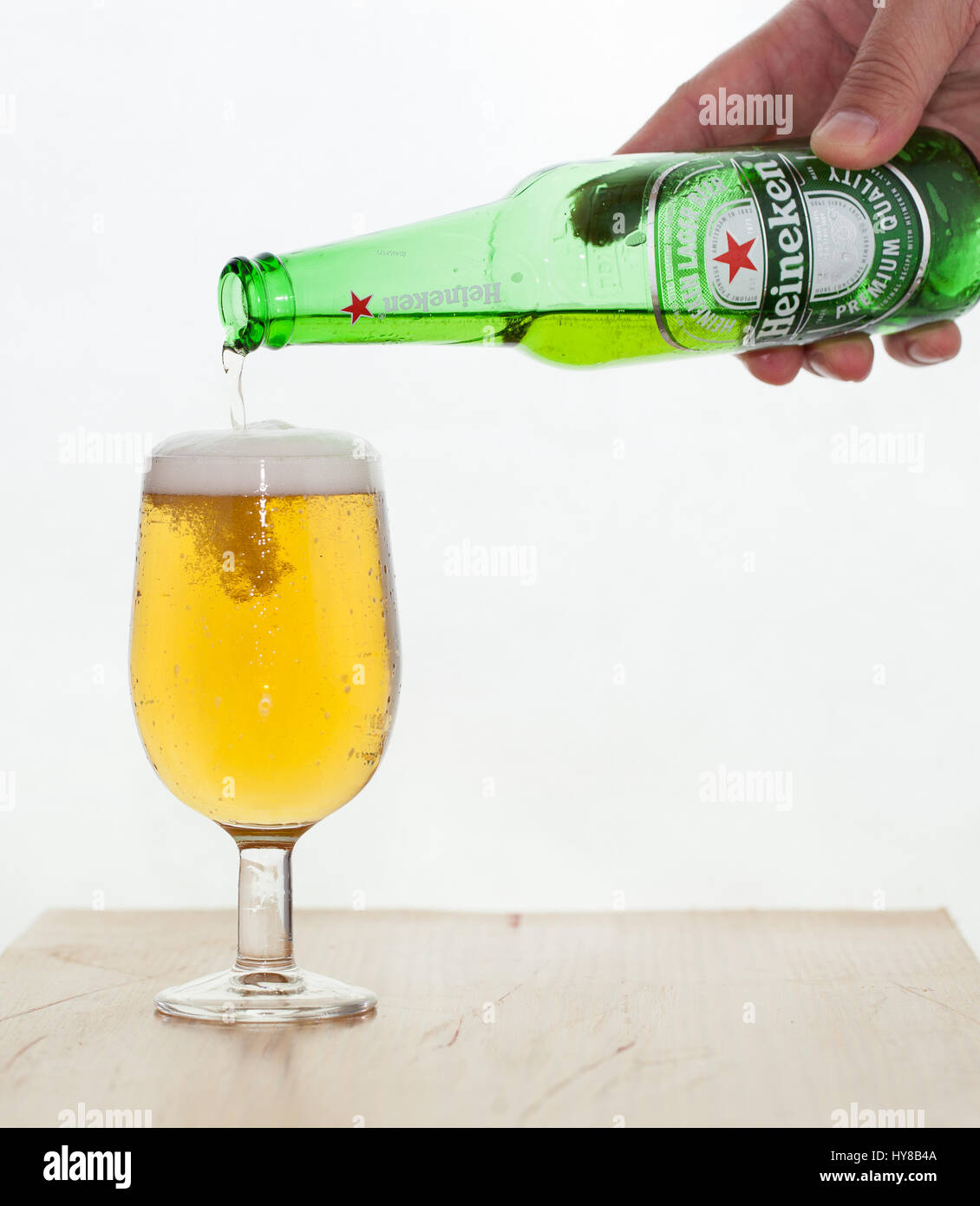 Cerveza heineken hi-res stock photography and images - Alamy