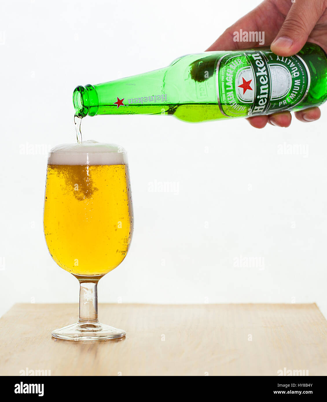 Cerveza heineken hi-res stock photography and images - Alamy
