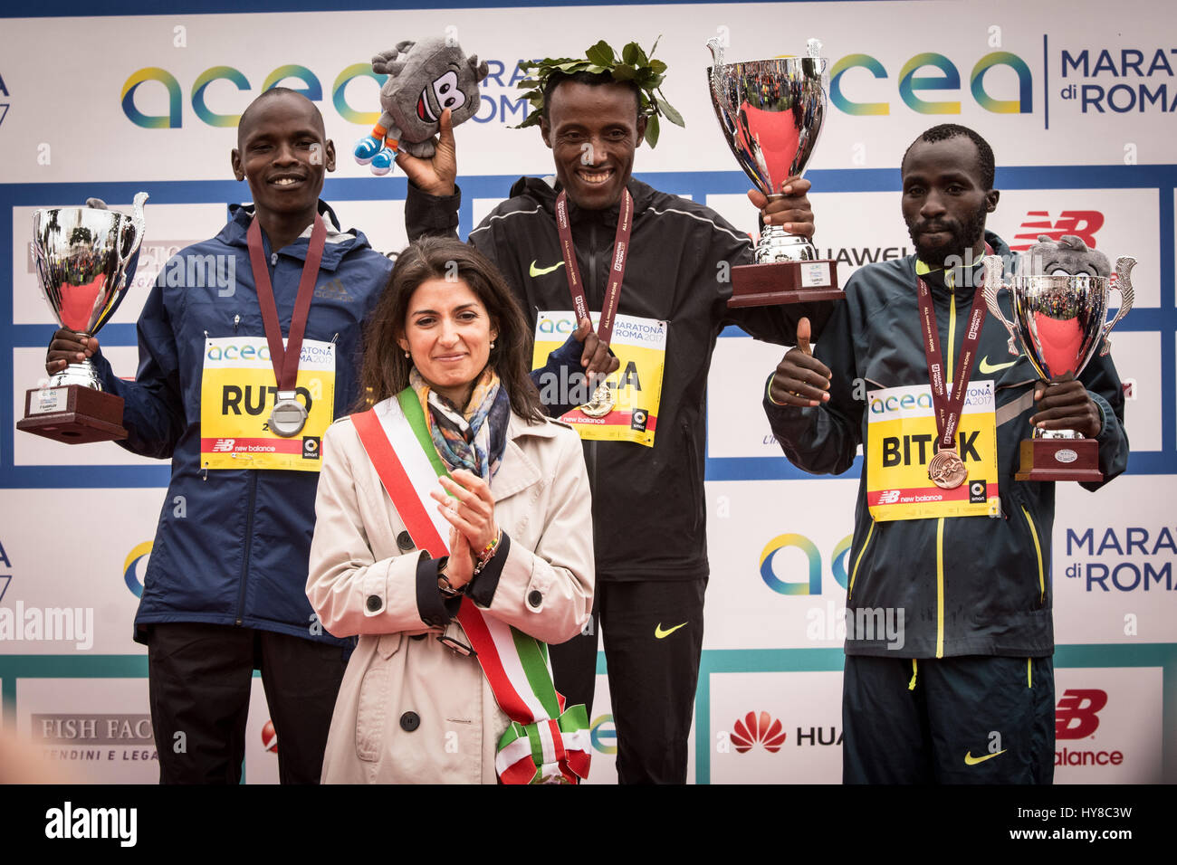 Rome, Italy. 02nd Apr, 2017. Rome April 02 2017; Runners participate in ...