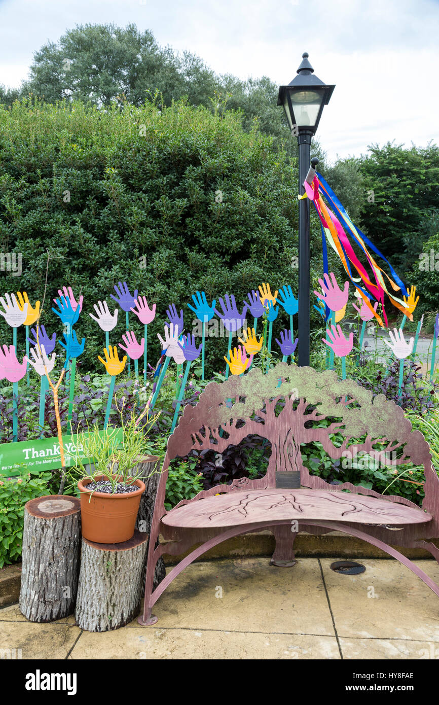 Helping hands hi-res stock photography and images - Alamy