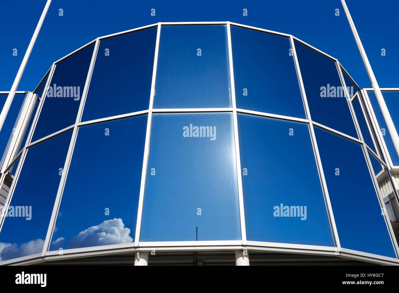 Wall building blue panels hi-res stock photography and images - Alamy