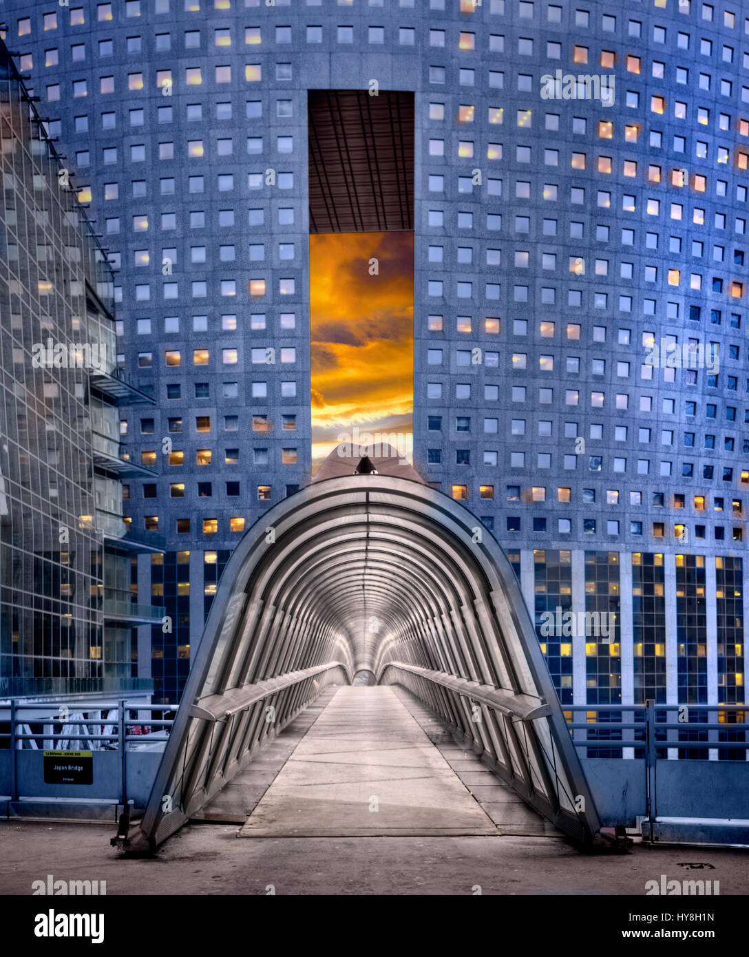 Bridge paris defense hi-res stock photography and images - Alamy