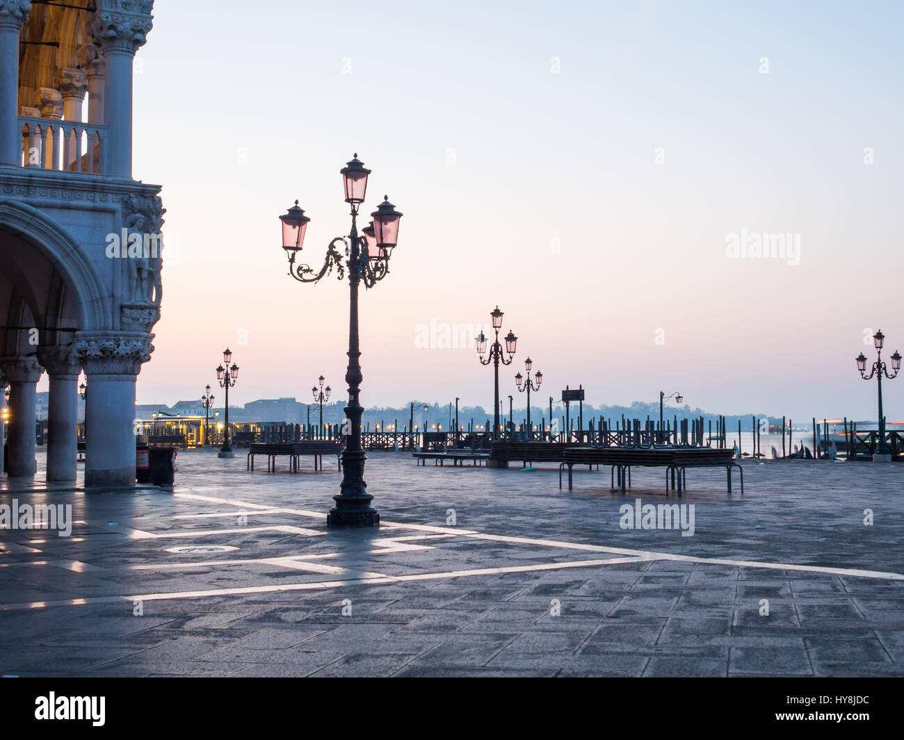 Venice walkways hi-res stock photography and images - Alamy