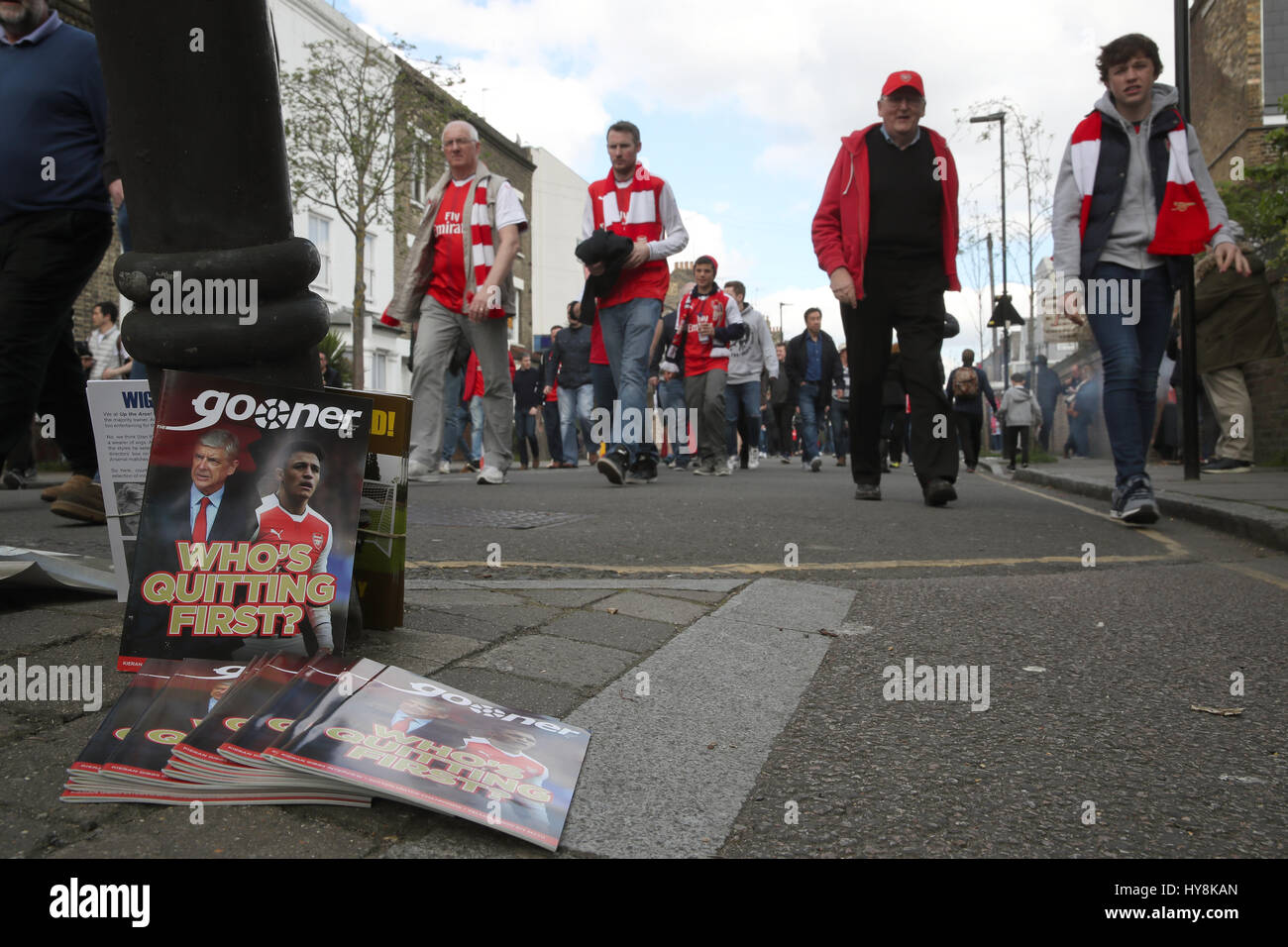 Fans arrive emirates stadium hi-res stock photography and images - Alamy