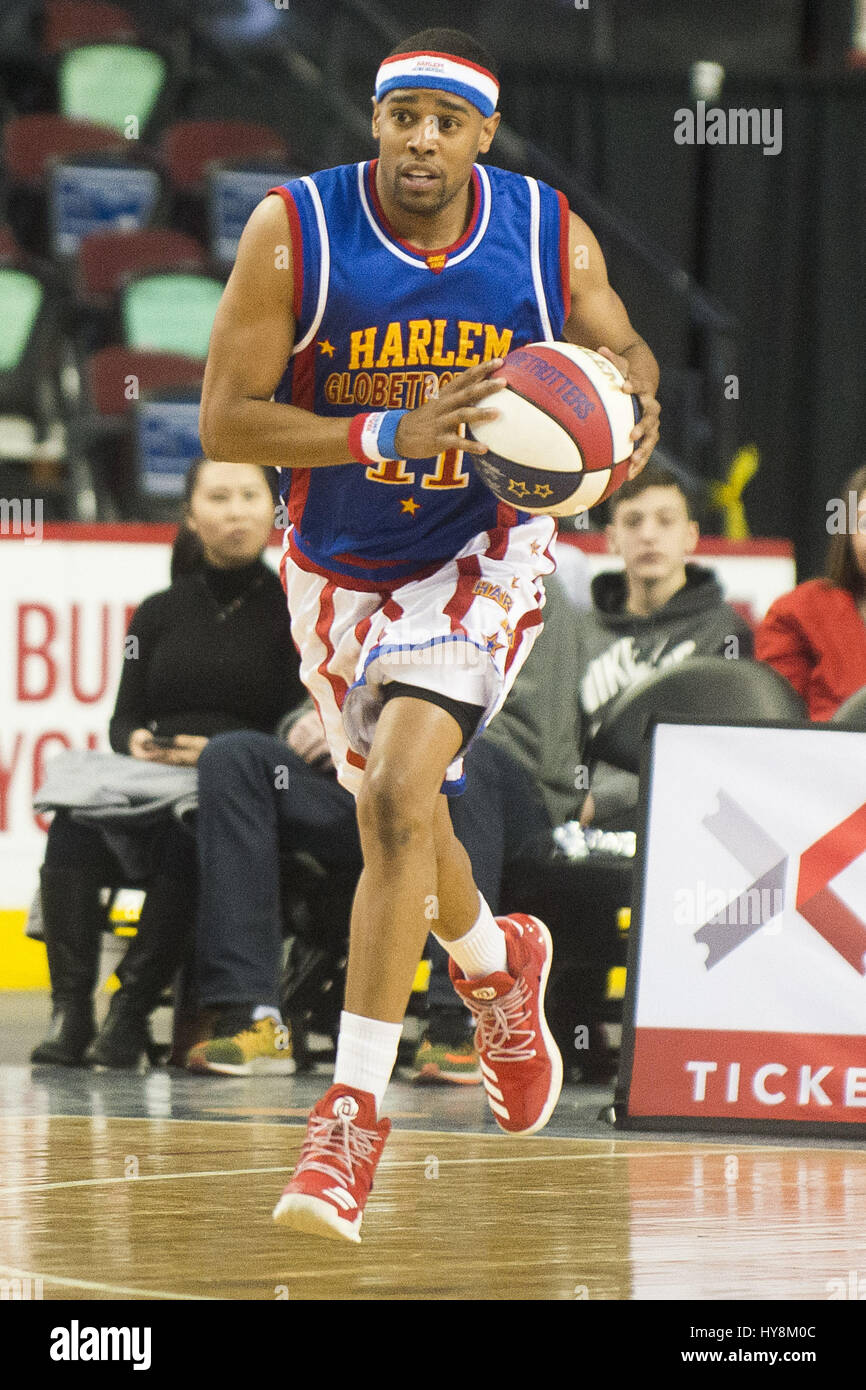 Harlem Globetrotters take on the World All-Stars Basketball team in ...