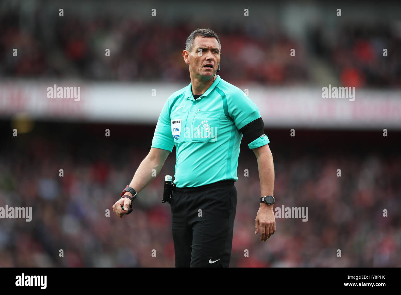 Referee Andre Marriner during the Premier League match at the Emirates ...