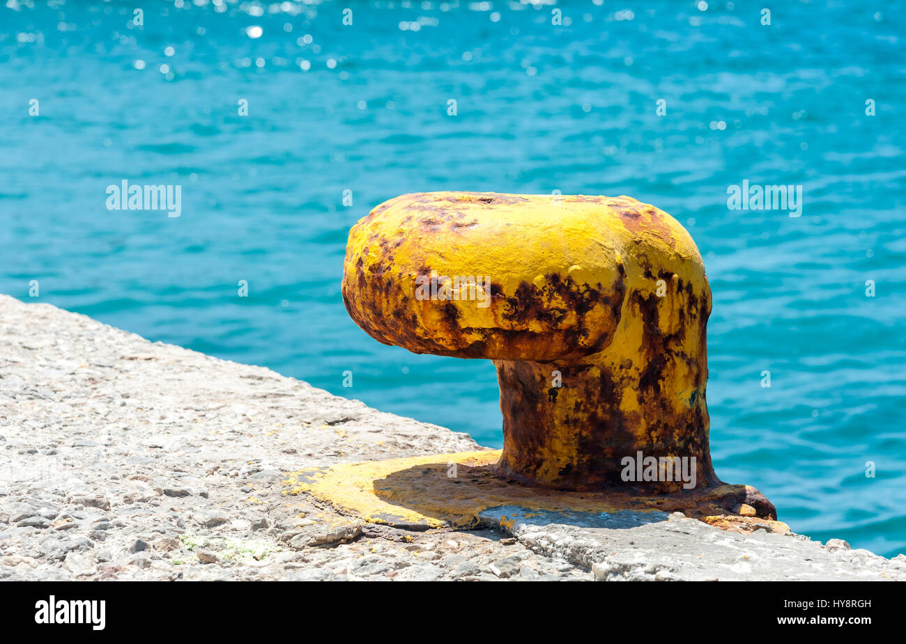 Yellow bollard hi-res stock photography and images - Alamy