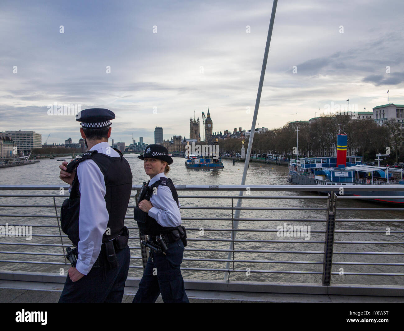 British policewoman hi-res stock photography and images - Alamy