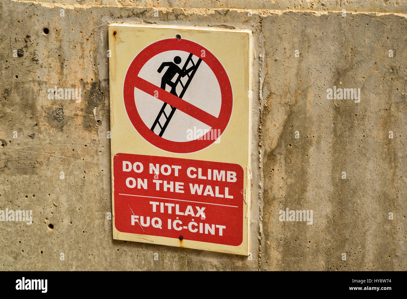 Sign Do Not Climb On The Wall Stock Photo Alamy sign-do-not-climb-on-the-wall-stock-photo-alamy