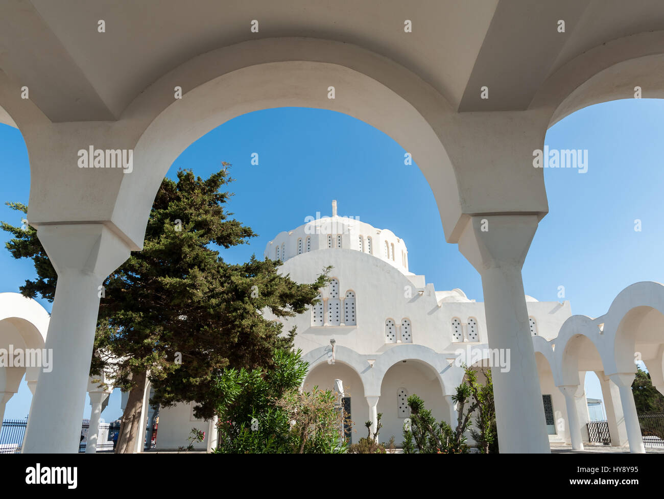 Big white church hi-res stock photography and images - Alamy