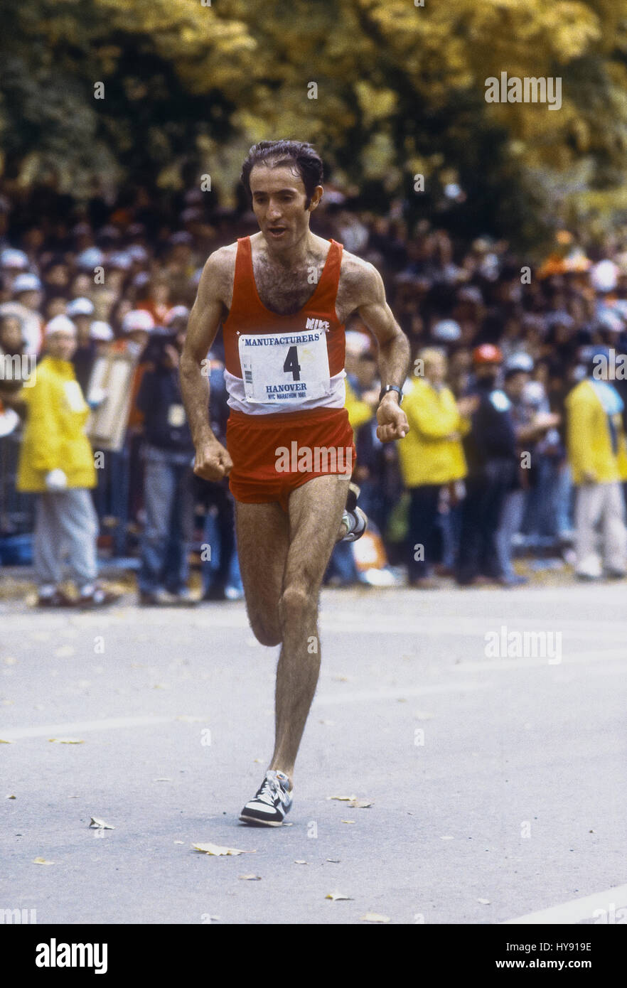 Rodolfo Gómez (MEX) competing in the 1981 NYC Marathon Stock Photo - Alamy