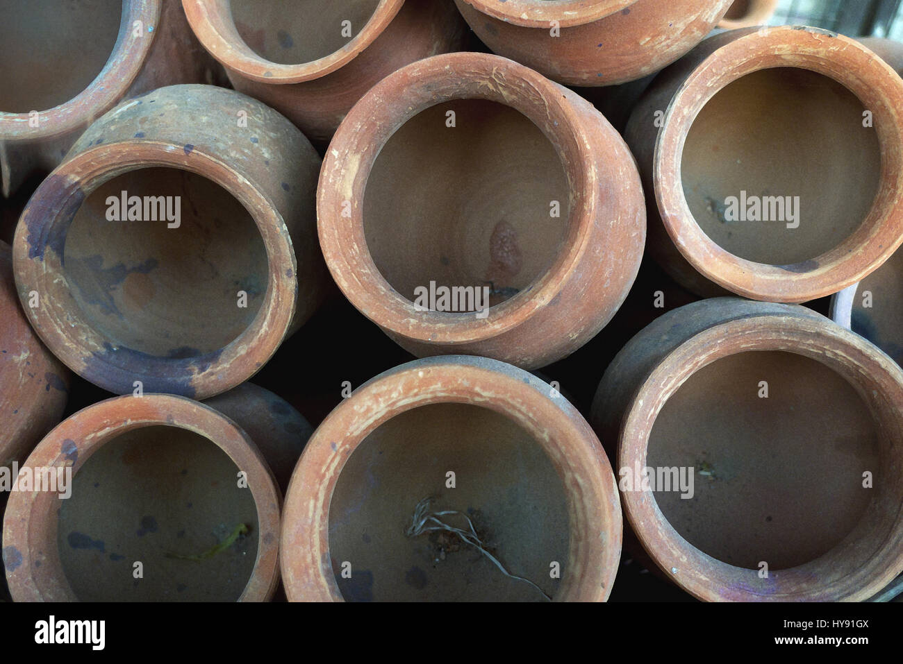 Clay light pink old pots, photo above, the structure of the neck ...