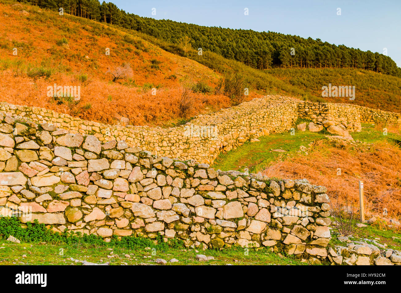 The castro of El Raso is a settlement vetón located in the municipality ...