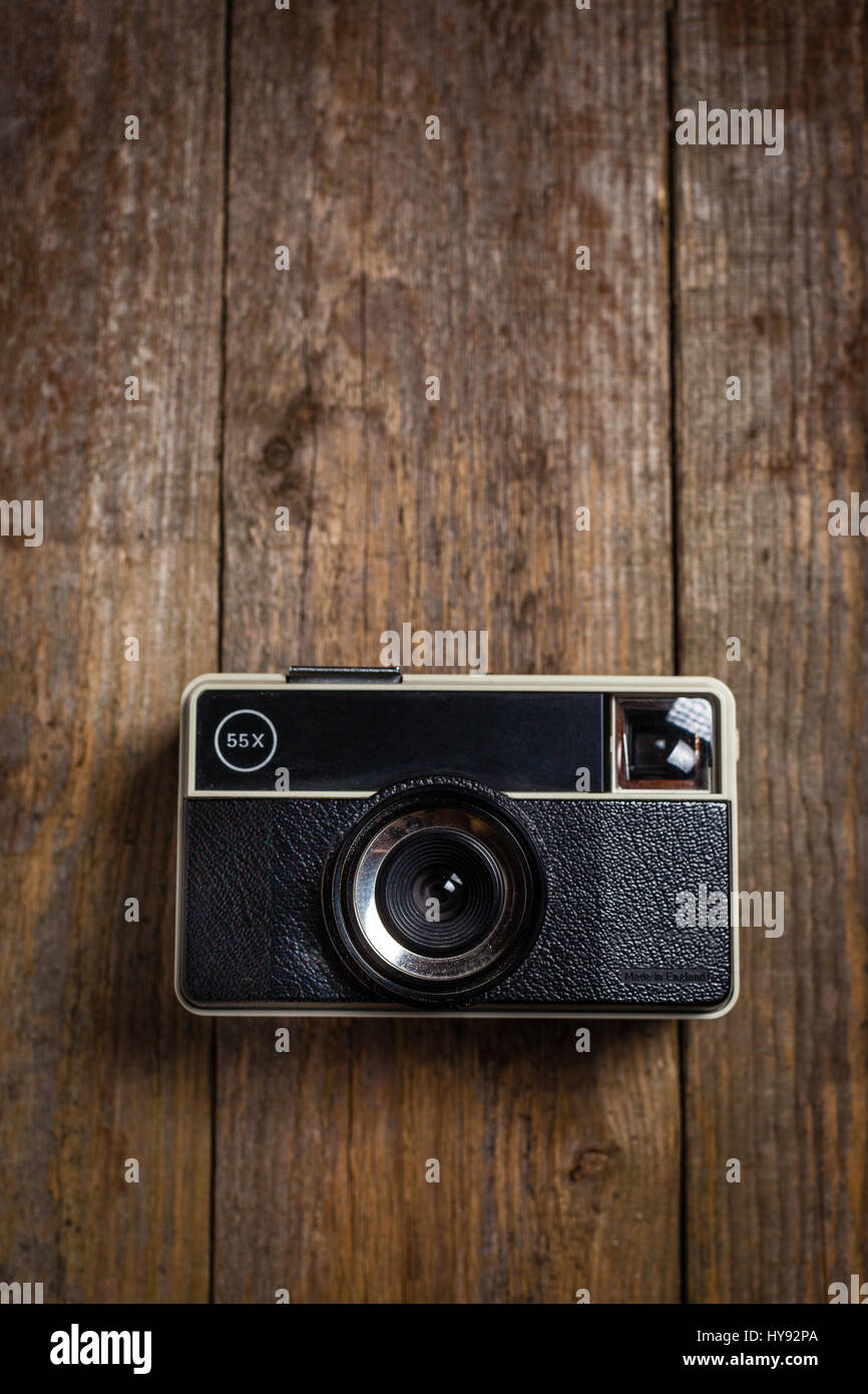 Old vintage instamatic camera on a wooden background Stock Photo - Alamy
