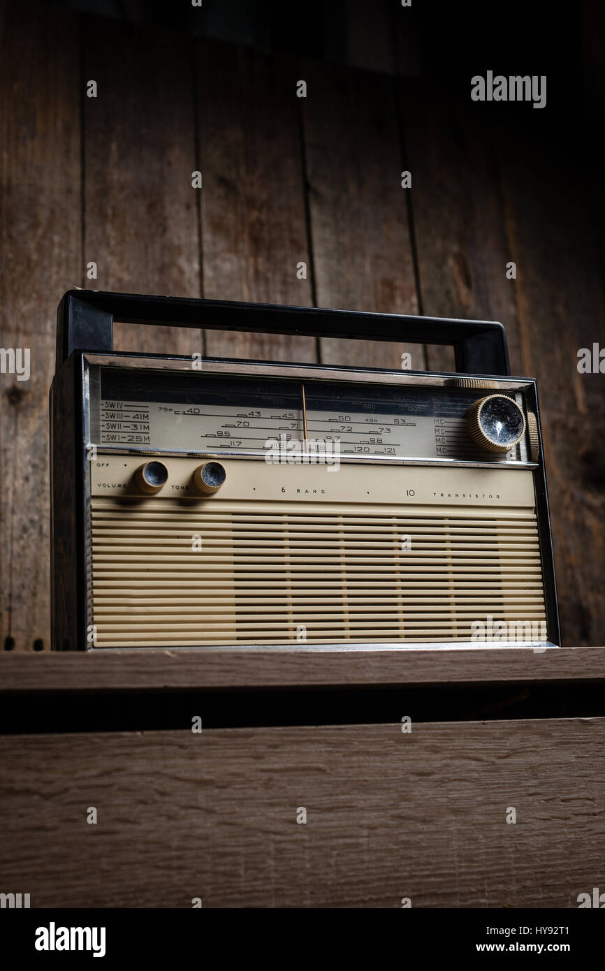 Old vintage radio on a wooden background Stock Photo - Alamy