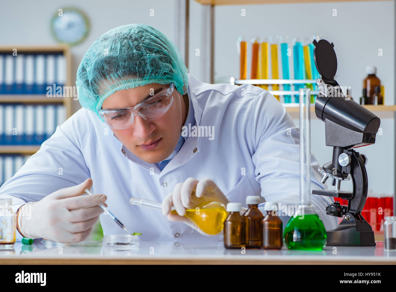 Biotechnology scientist working in the lab Stock Photo - Alamy