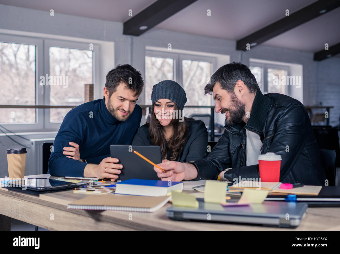 Work environment communication hi-res stock photography and images - Alamy