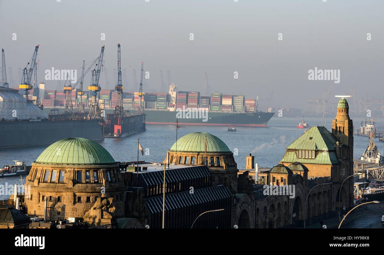 The container ship "Titan" 15 February 2017 in Hamburg | usage ...