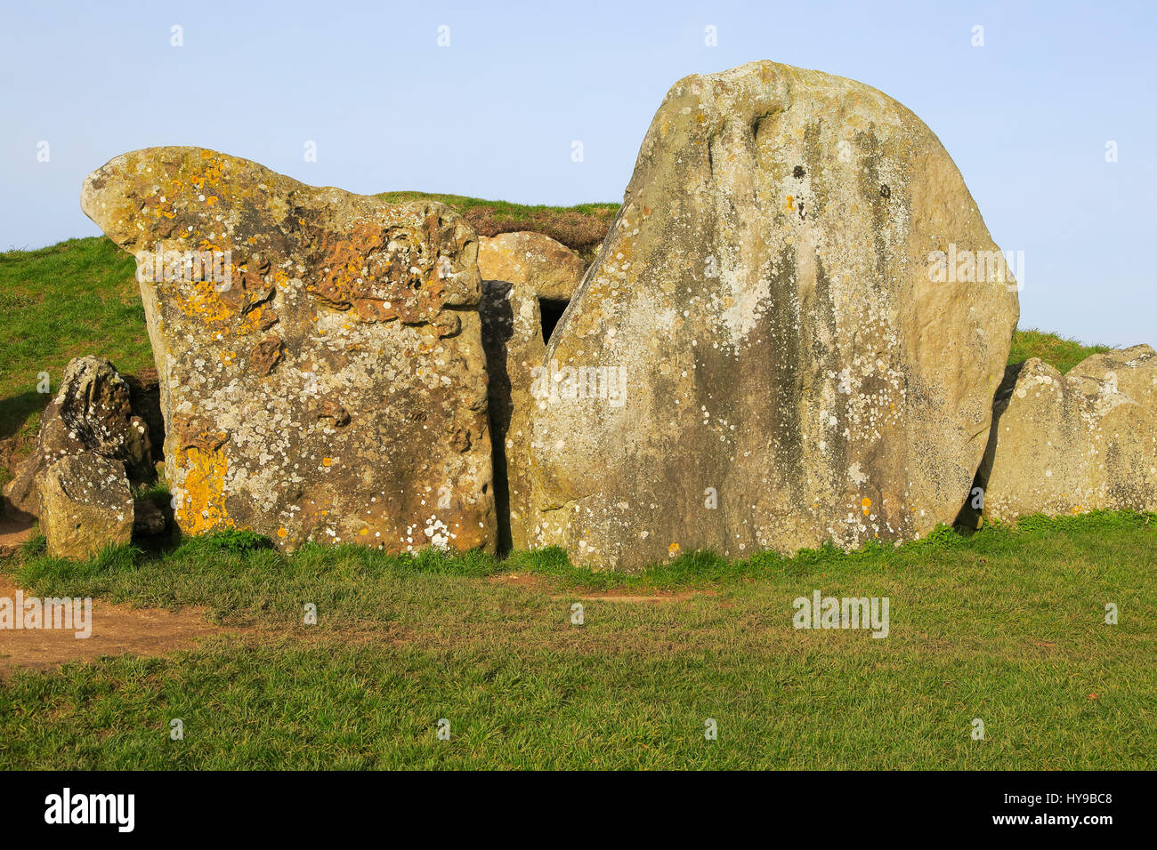 Neolithic long barrow burial monument, West Kennet, near Avebury ...