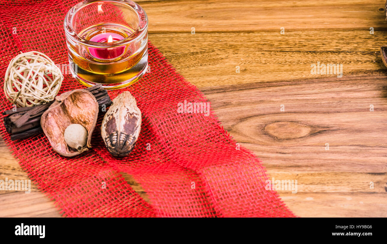 Potpourri and cinnamon sticks on burlap background Stock Photo - Alamy