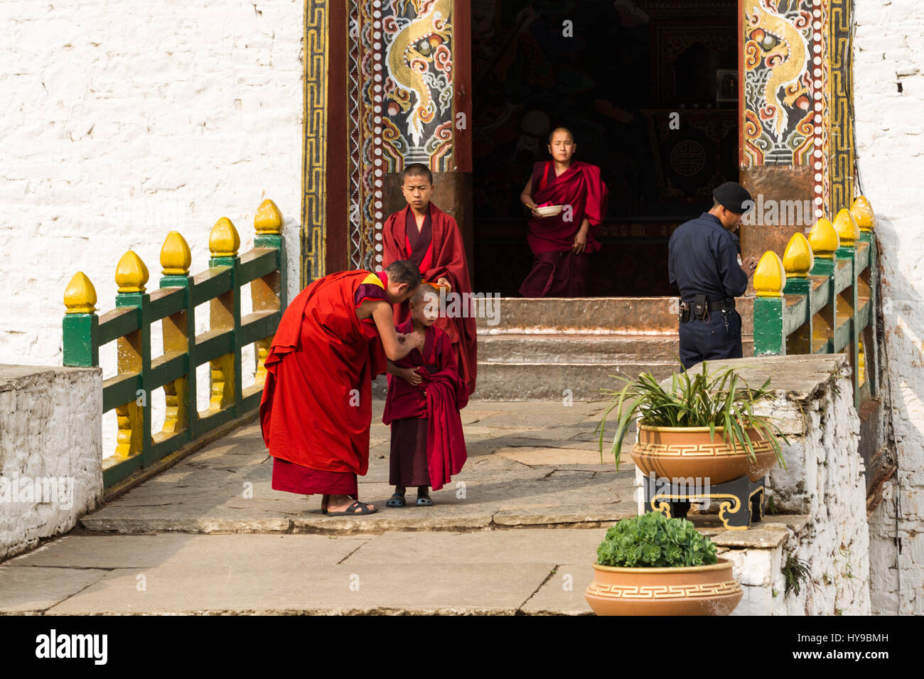 Buddhist monk images hi-res stock photography and images - Alamy