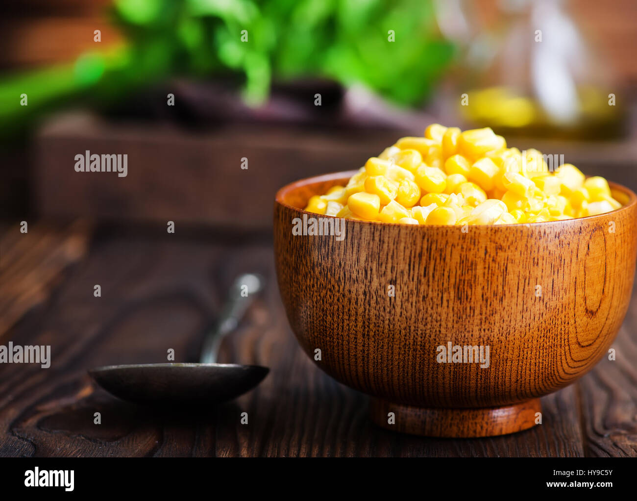 sweet corn in bowl and on a table Stock Photo - Alamy