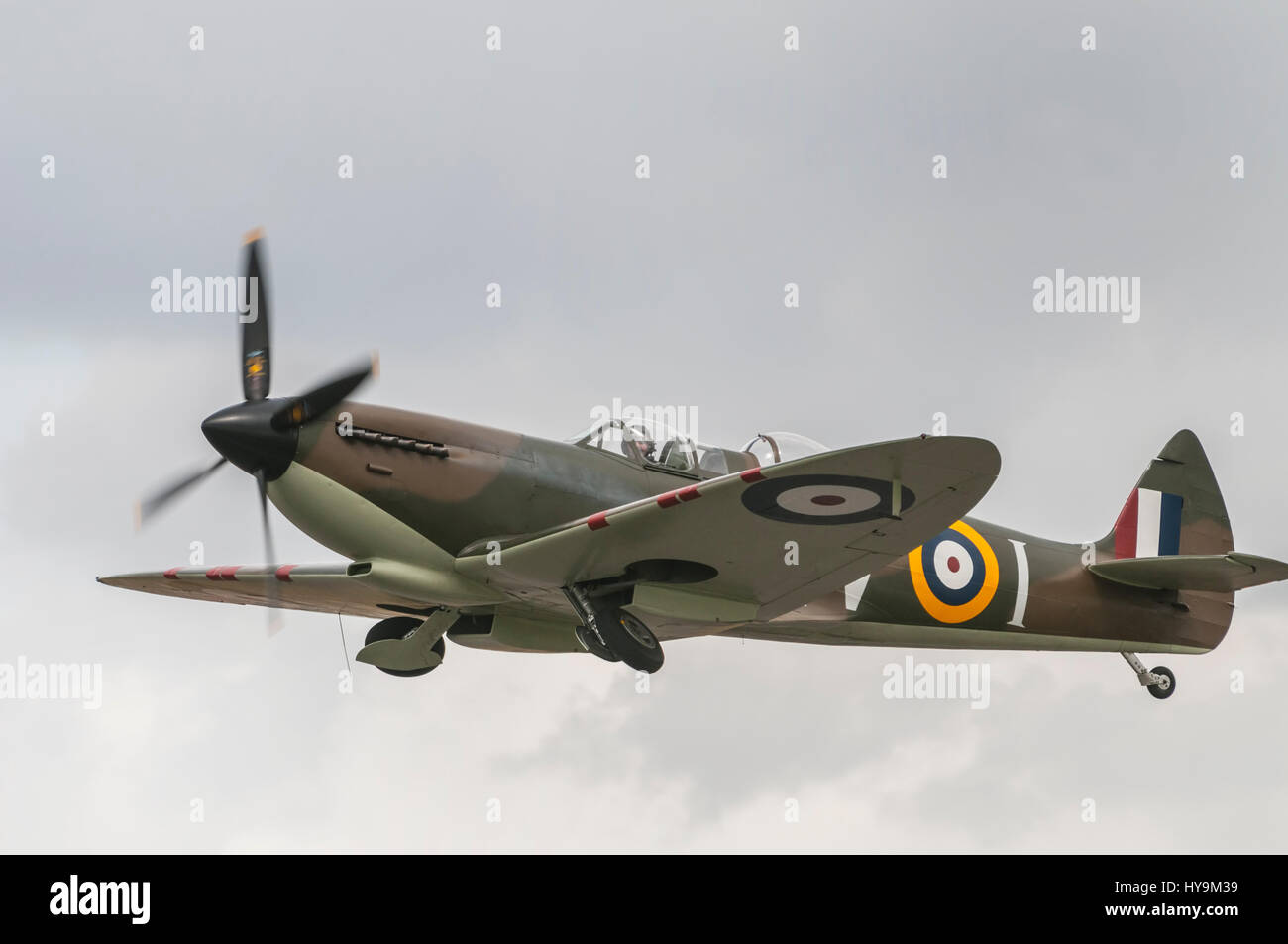 Spitfire flying aerial hi-res stock photography and images - Alamy