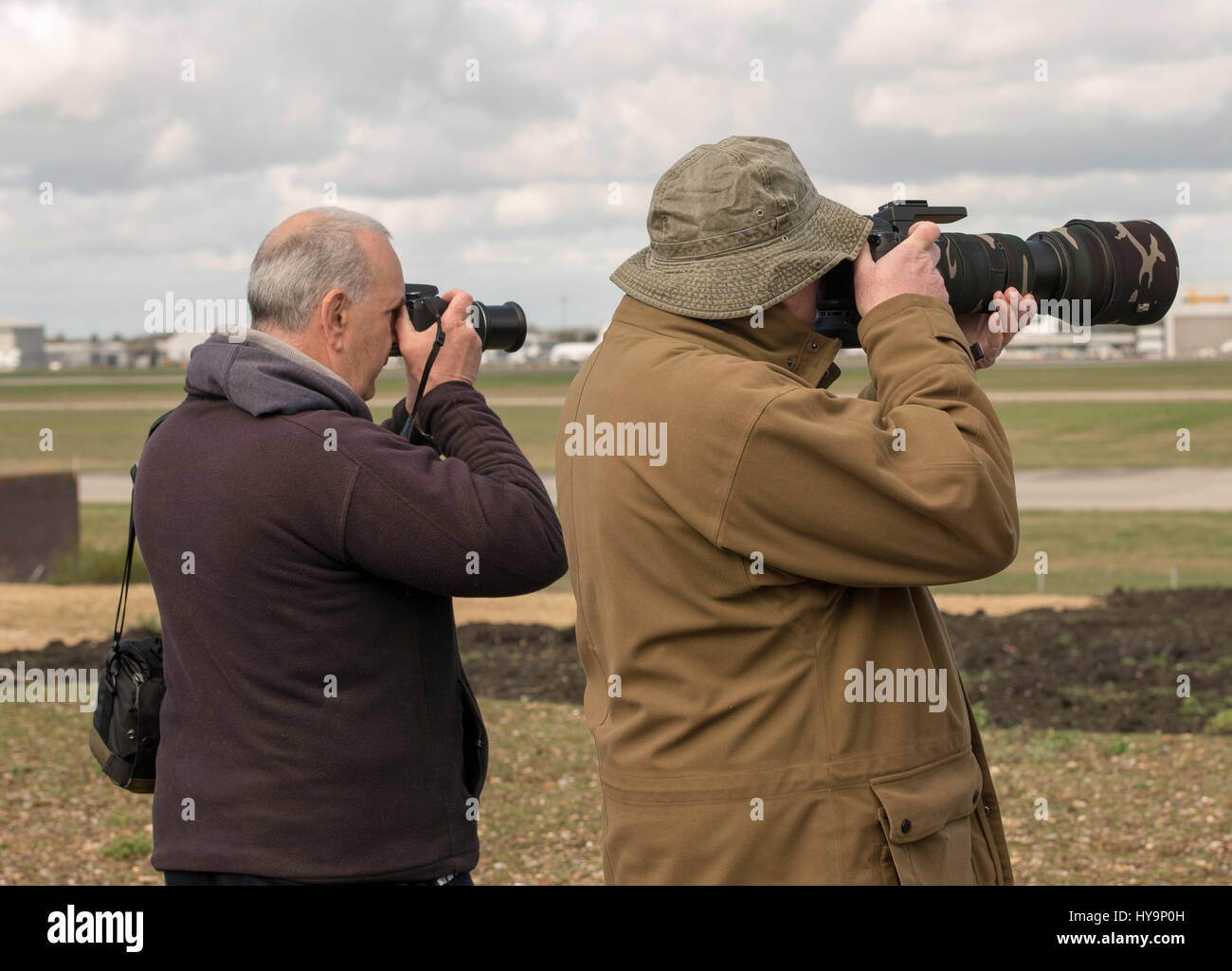 Aircraft spotter hi-res stock photography and images - Alamy