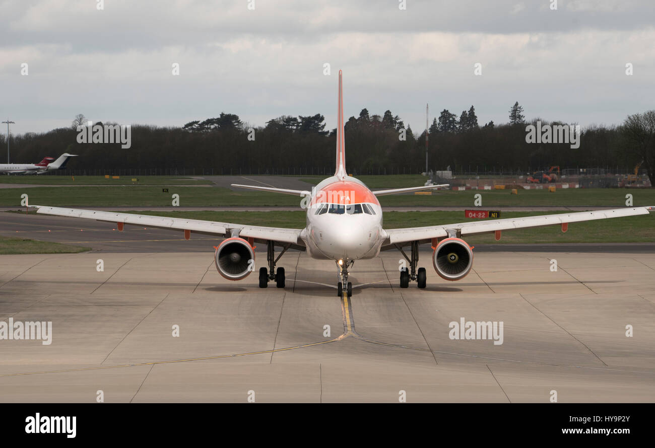 Easyjet airbus a319 aircraft hi-res stock photography and images - Alamy
