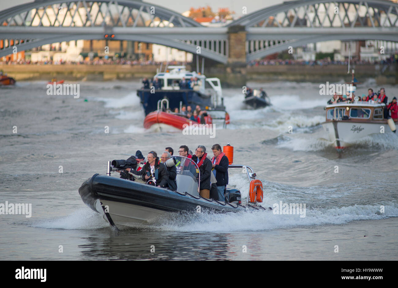 Oxford cambridge boat race finish hi-res stock photography and images ...