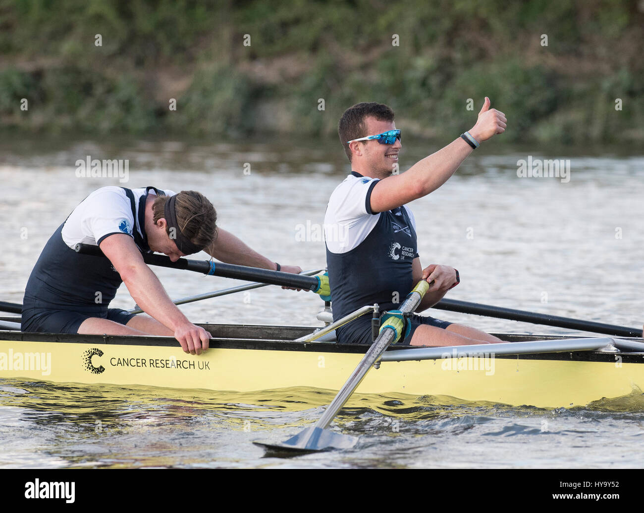 2017 cancer research uk mens boat race hi-res stock photography and ...