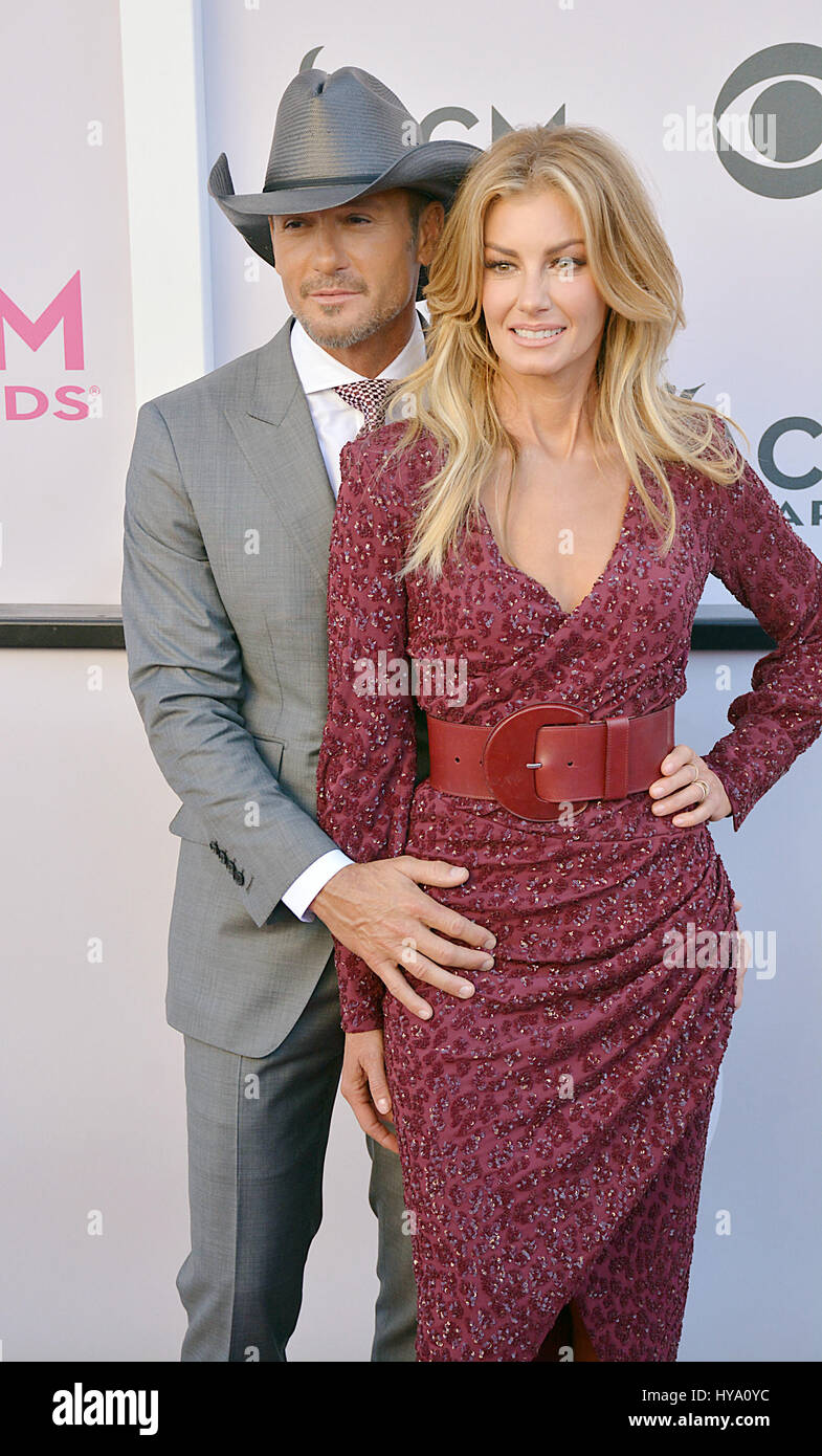 Las Vegas, Nevada, USA. 2nd Apr, 2017. Country singers Faith Hill and ...