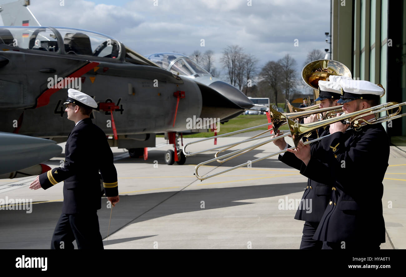 Jagel, Germany. 03rd Apr, 2017. Soldiers of the Marine music corps ...