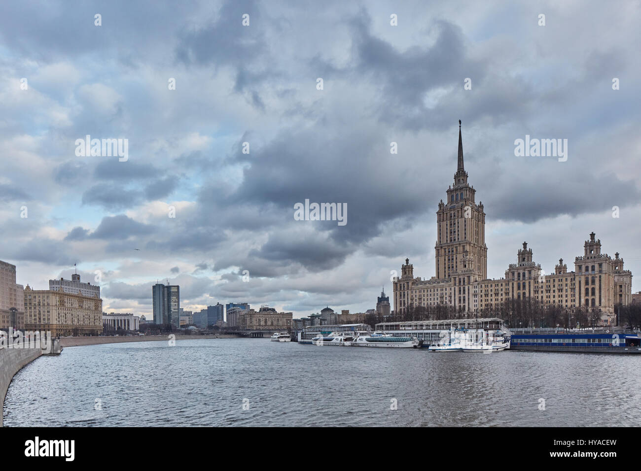 View of hotel ukraine in moscow hi-res stock photography and images - Alamy