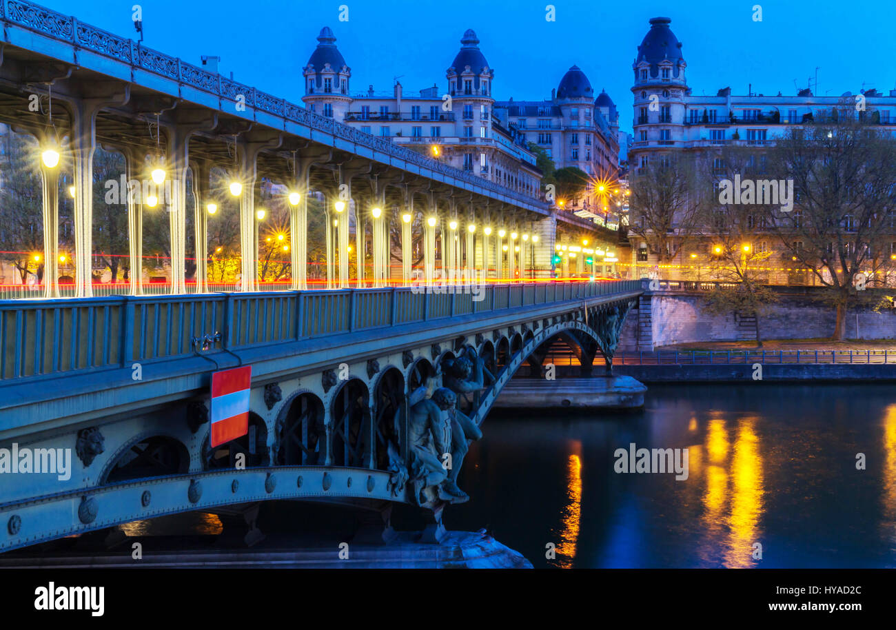 Paris elevated metro line hi-res stock photography and images - Alamy