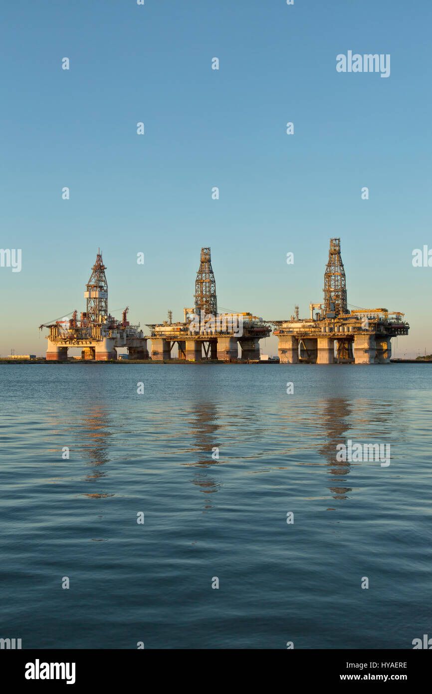 Deepwater drill rigs hi-res stock photography and images - Alamy