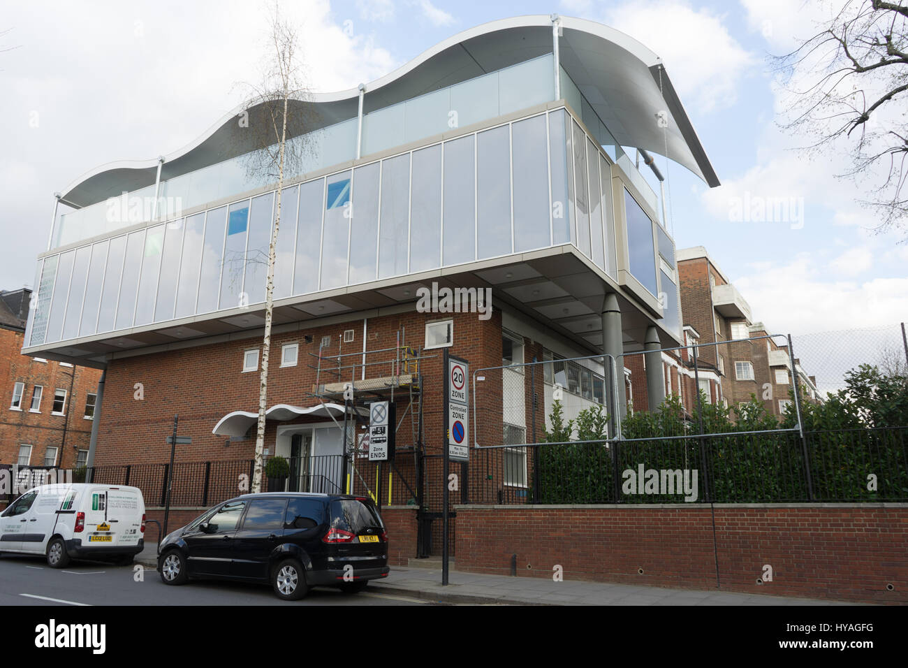 Primary school exterior modern hi-res stock photography and images - Alamy