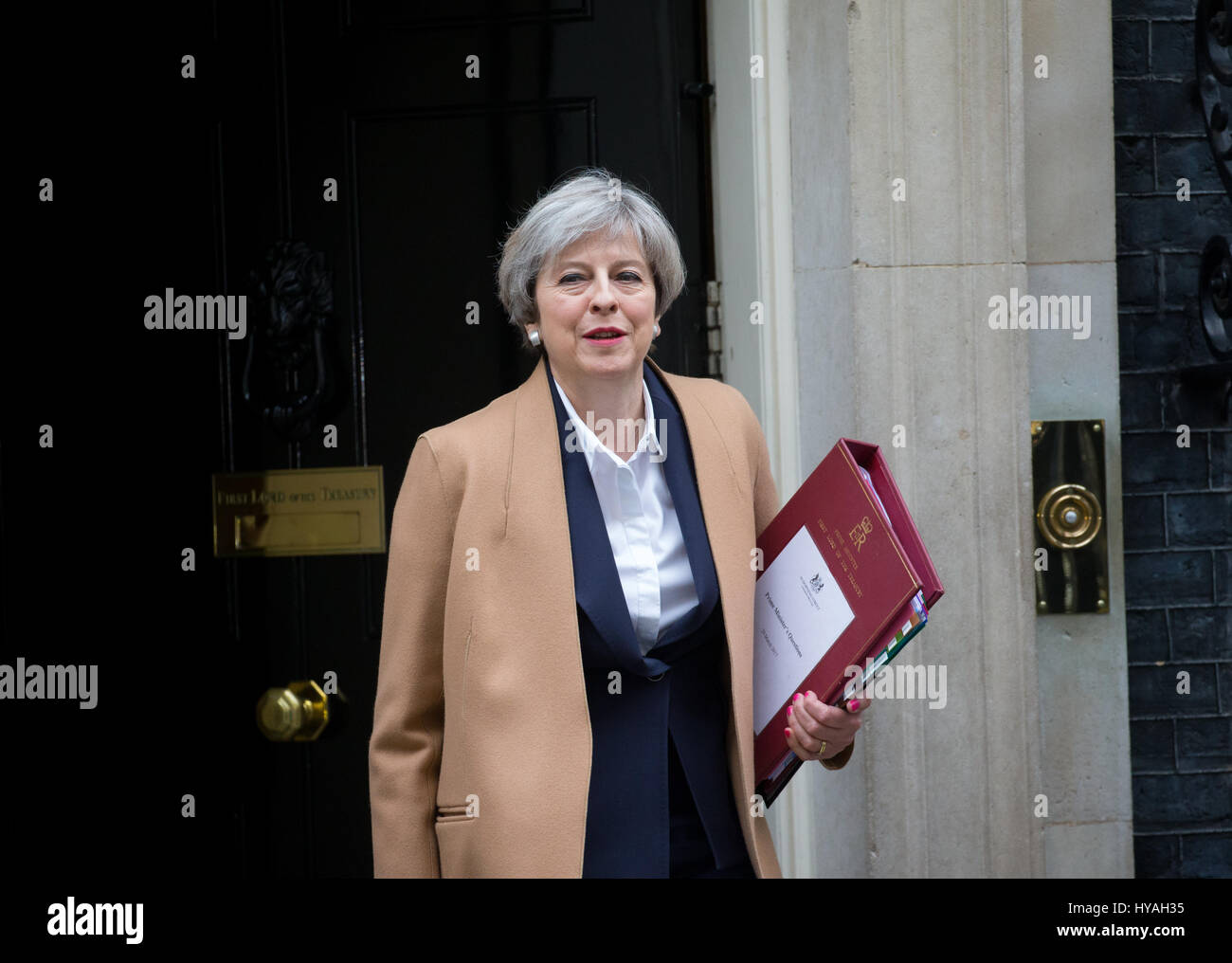 Ministers red box hi-res stock photography and images - Alamy