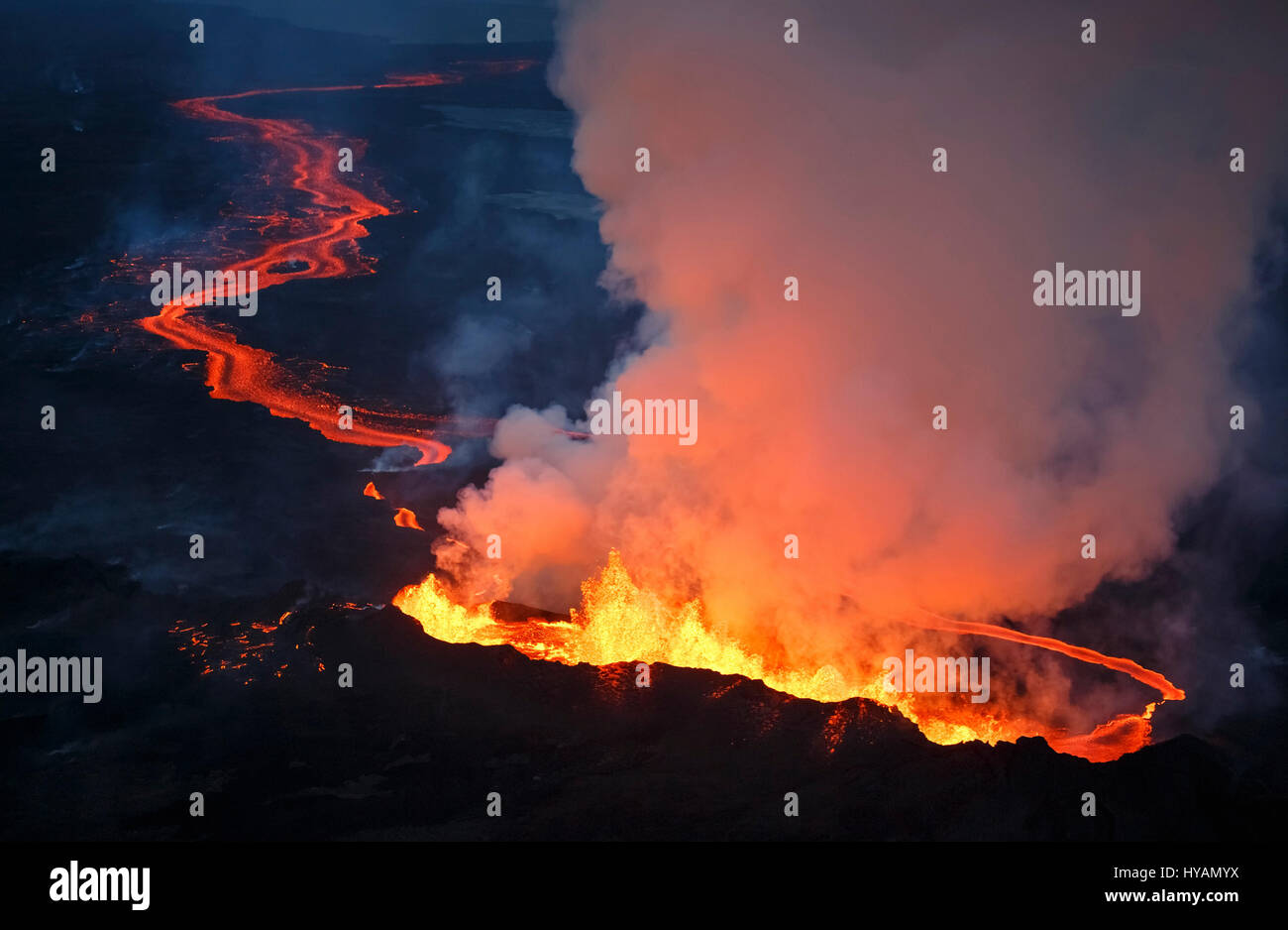 HOLUHAUN, ICELAND: Holuhaun volcano erupting.EYE-POPPING pictures show ...