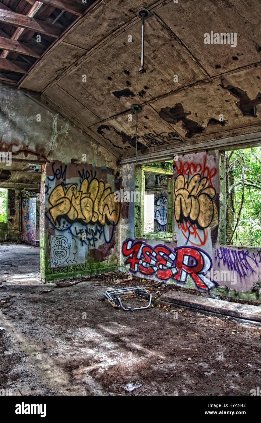 NEW YORK, USA: Fort Tilden covered in graffiti art. NEW YORK’S last ...