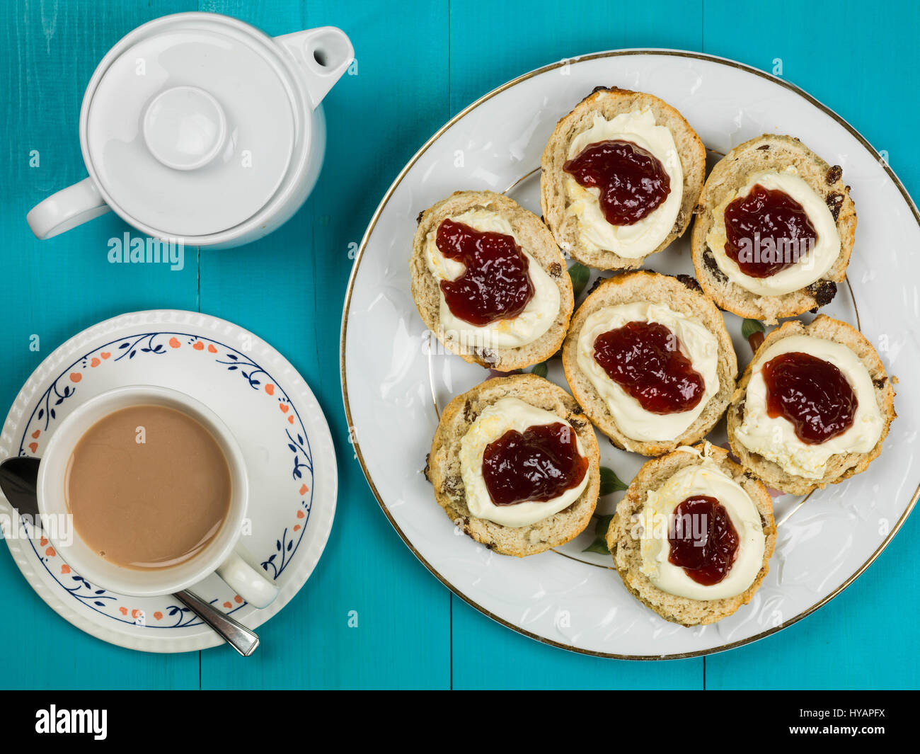 Scones jam clotted cream tea hi-res stock photography and images - Alamy