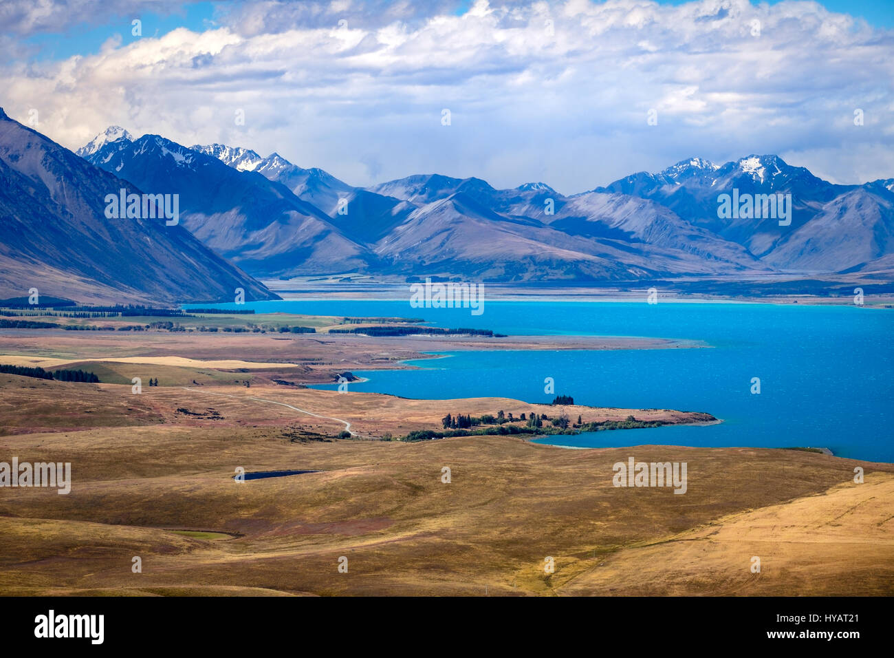 Landscape view of Lake Tekapo and mountains from Mt John observatory ...